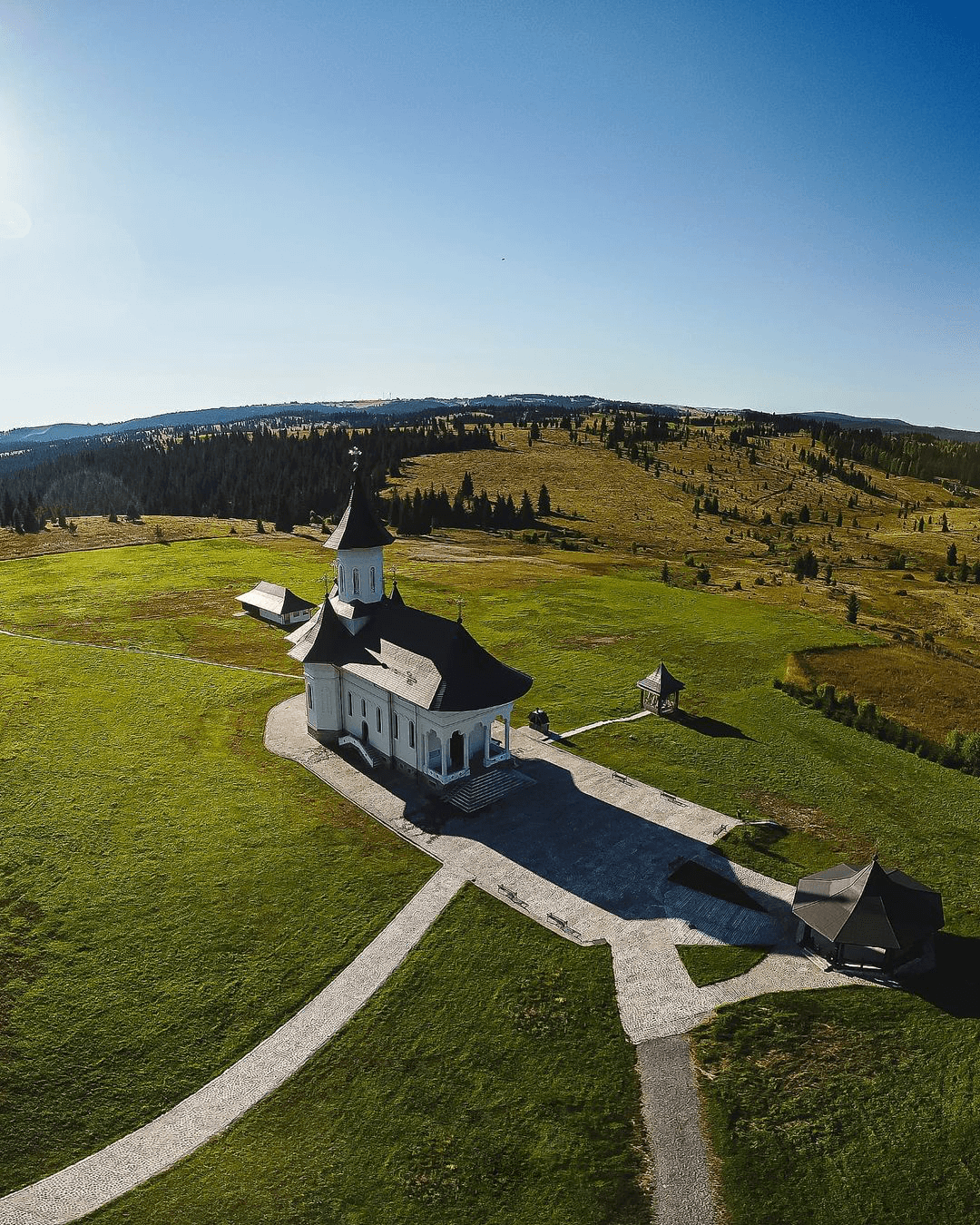 Mănăstirea Râșca Transilvană - Descoperă Obiectivul Turistic