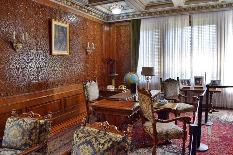 Muzeul Casa Ceaușescu - Descoperă Obiectivul Turistic