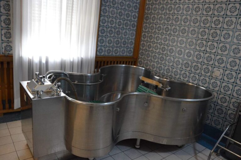 Muzeul Casa Ceaușescu - Descoperă Obiectivul Turistic